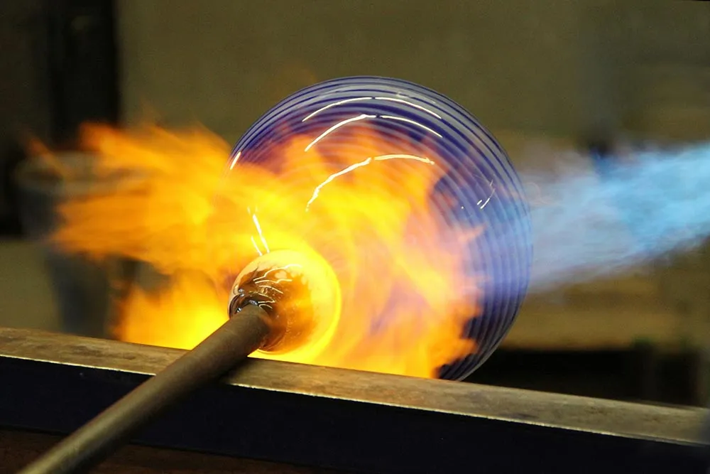 Le guide ultime du soufflage du verre pour l'emballage - Fabricant ...